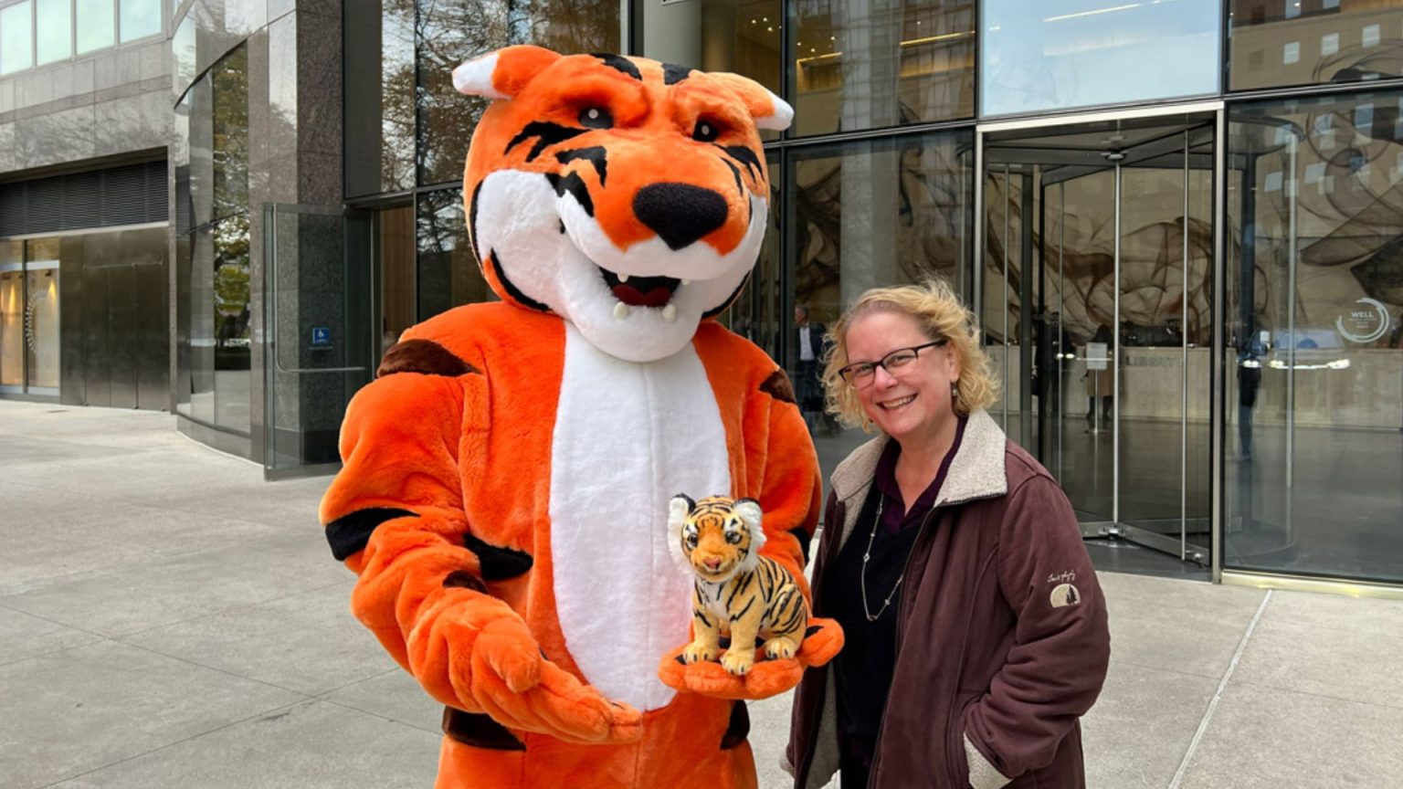 EMBA students strengthen their sense of community by sharing a ...